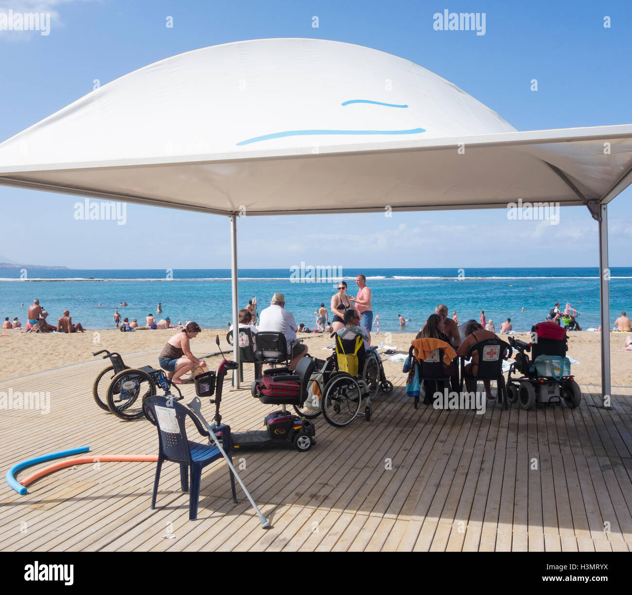 Disabled beach access hi-res stock photography and images - Alamy