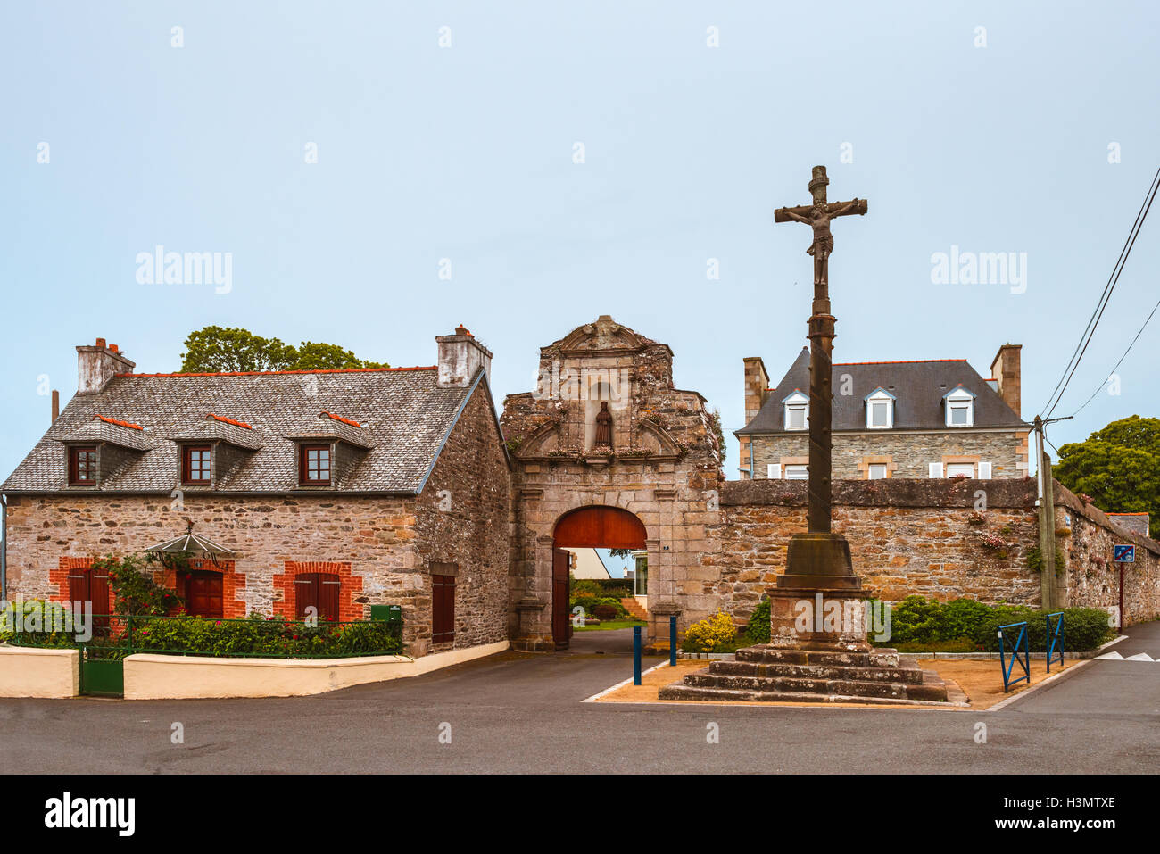 street in old Breton Brittany town Treguier, France Stock Photo - Alamy