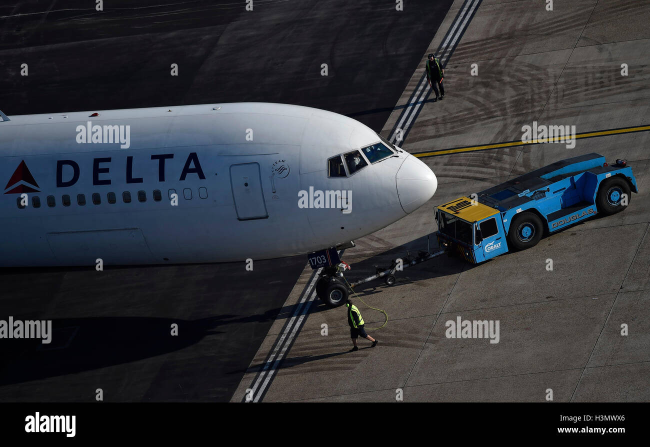 Ground staff work on the runway at London's Heathrow Airport Stock ...