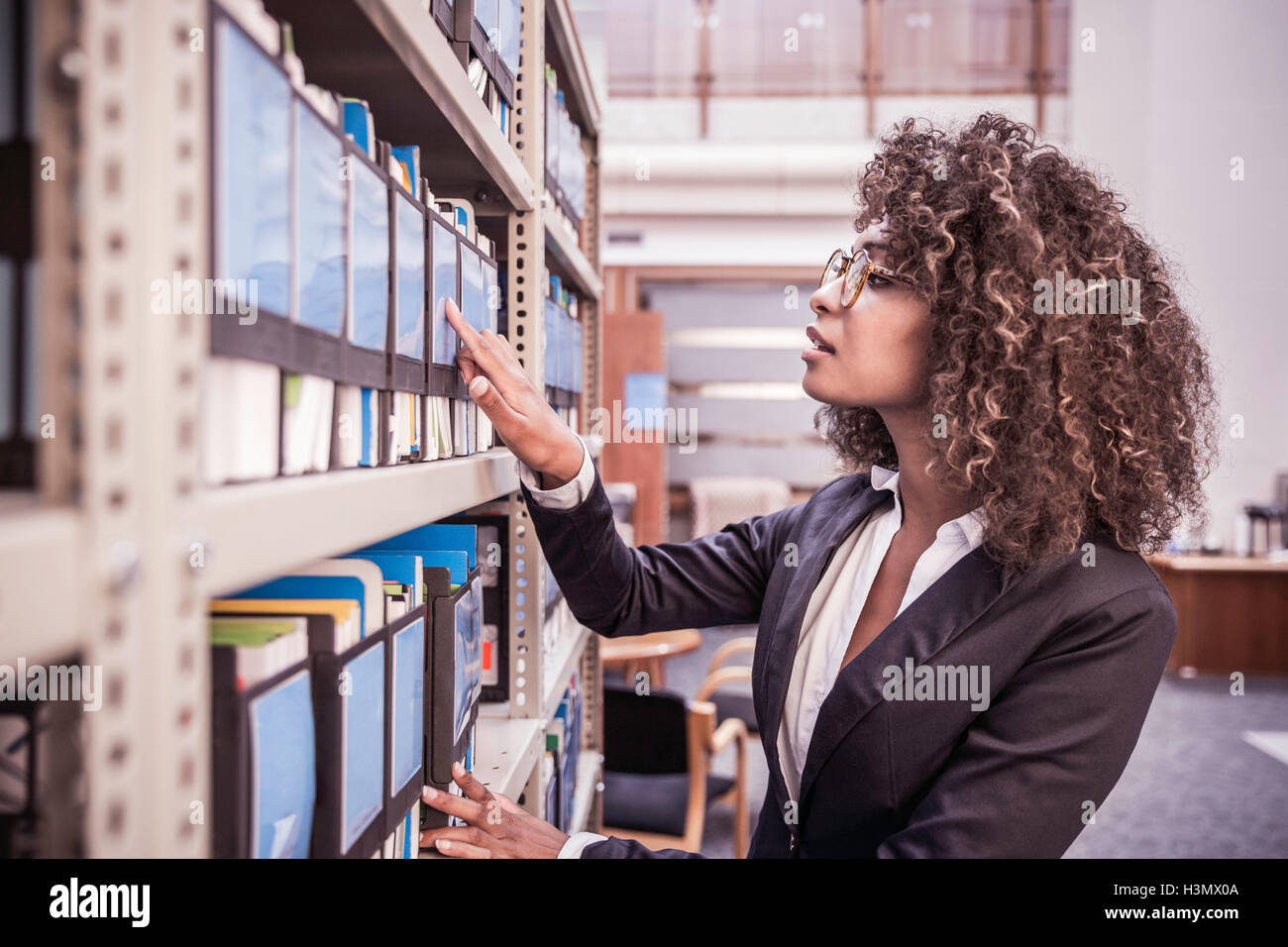 Searching for worker hi-res stock photography and images - Alamy