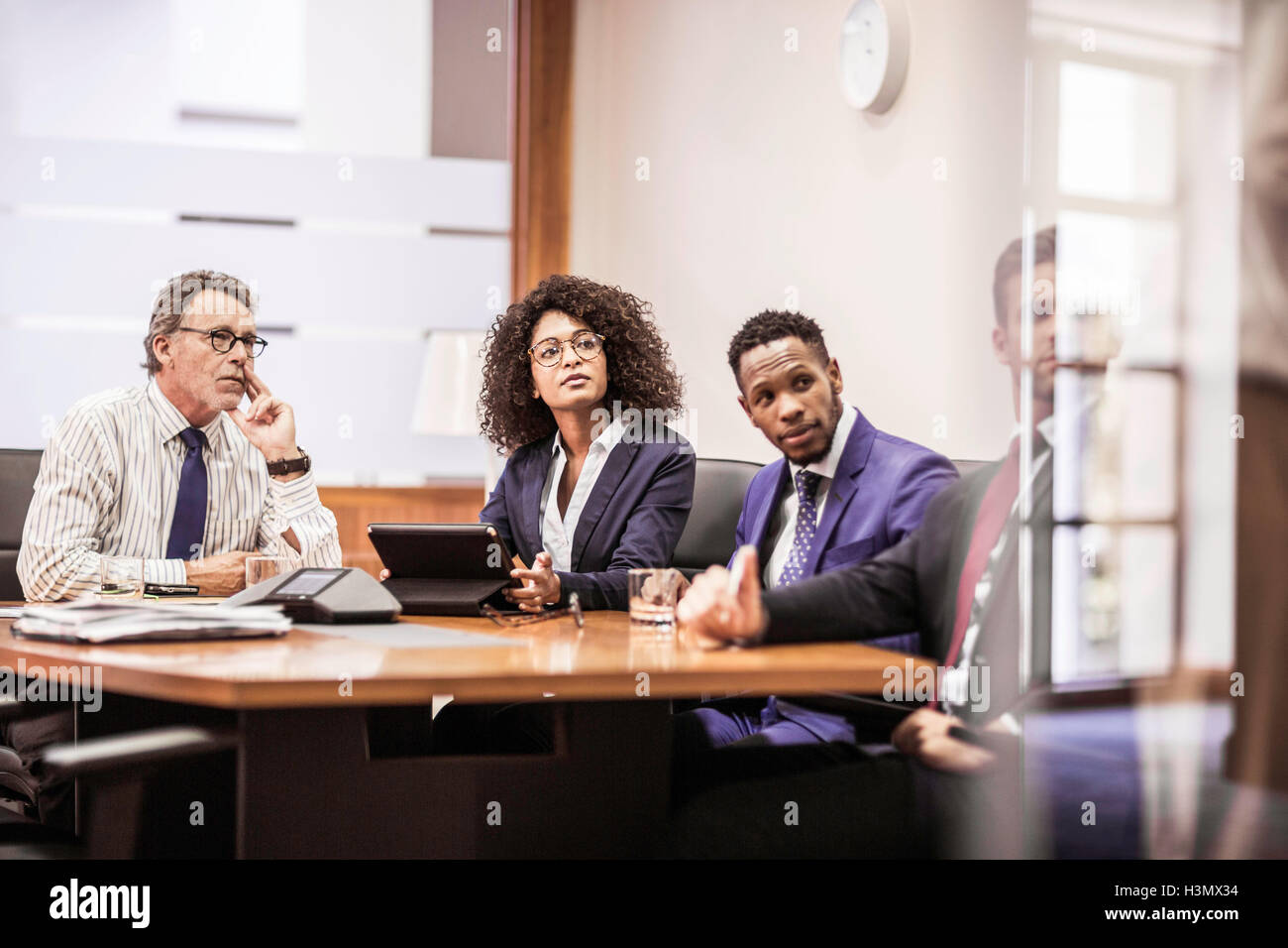 Table team hi-res stock photography and images - Alamy