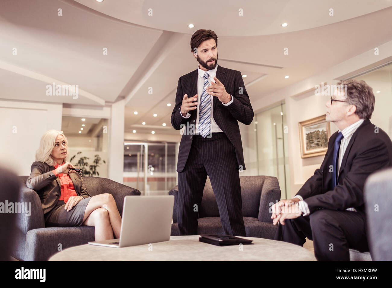 Explaining technology hi-res stock photography and images - Alamy