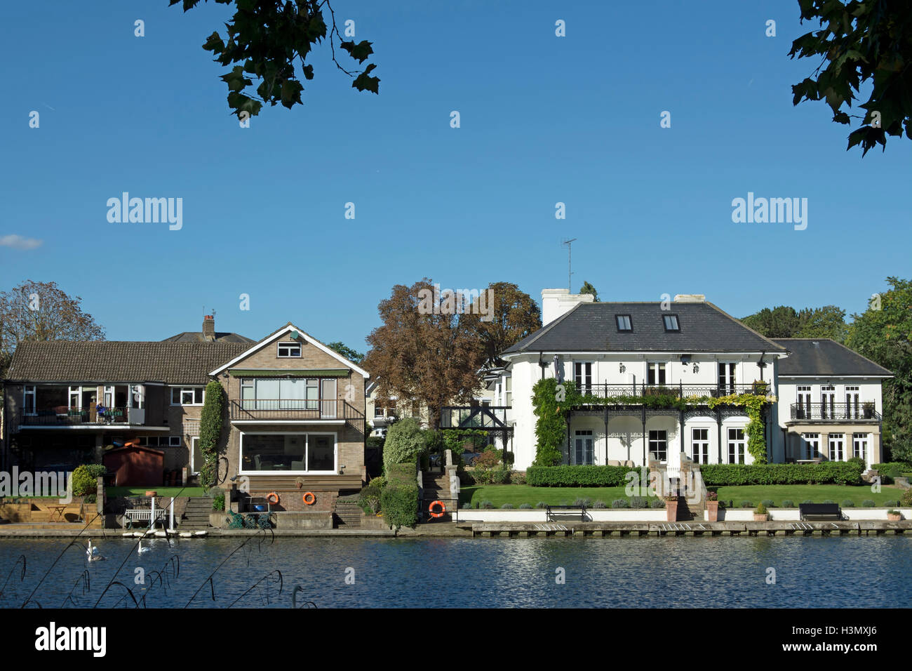 Hampton wick hi-res stock photography and images - Alamy