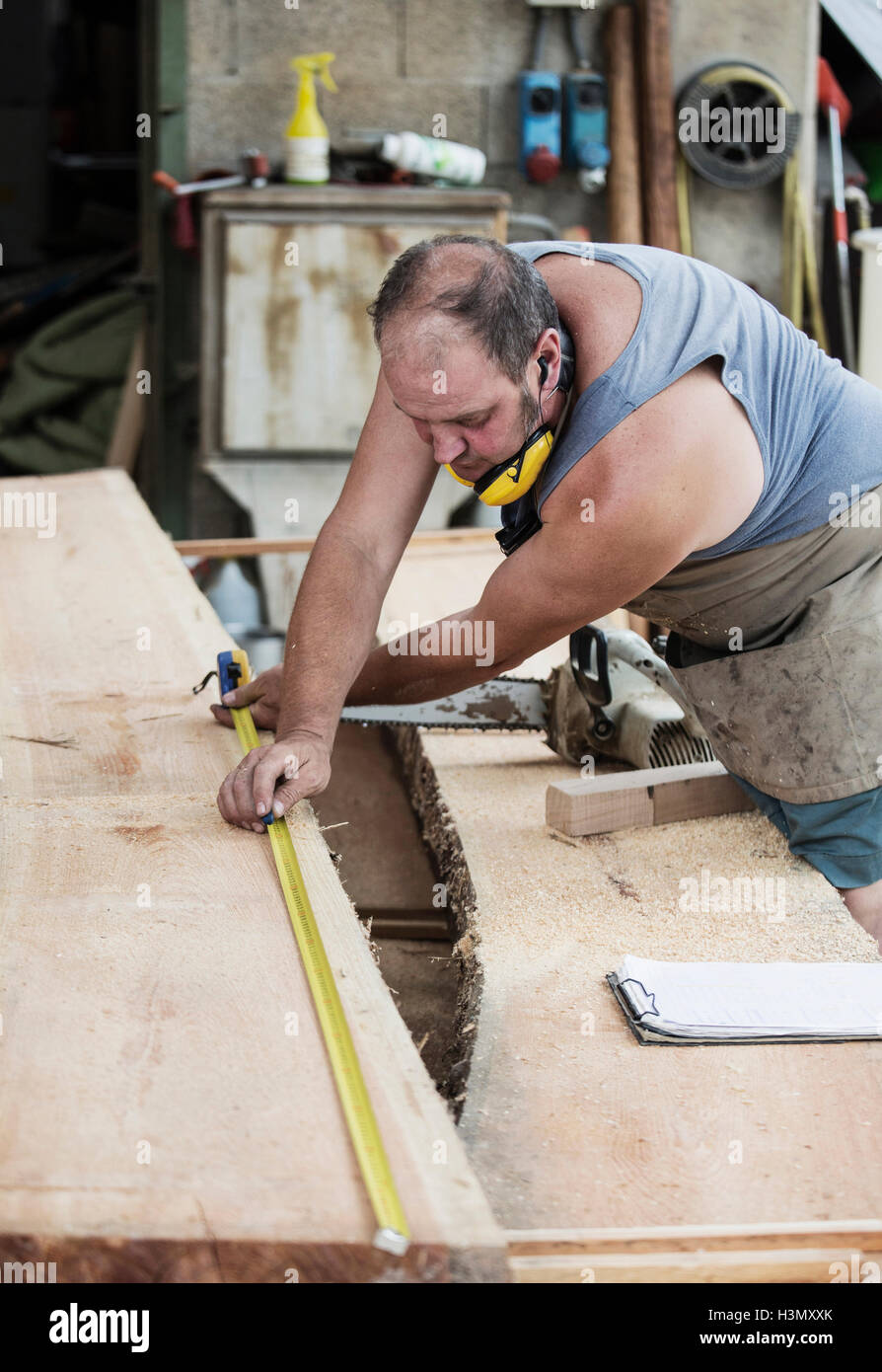 Man planning wood in workshop hi-res stock photography and images - Alamy