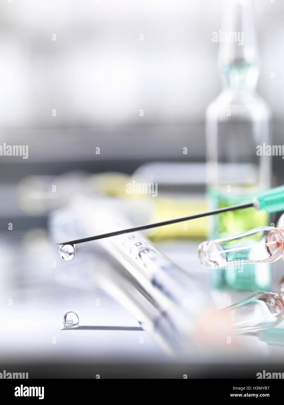 Medical ampoule vial hi-res stock photography and images - Alamy