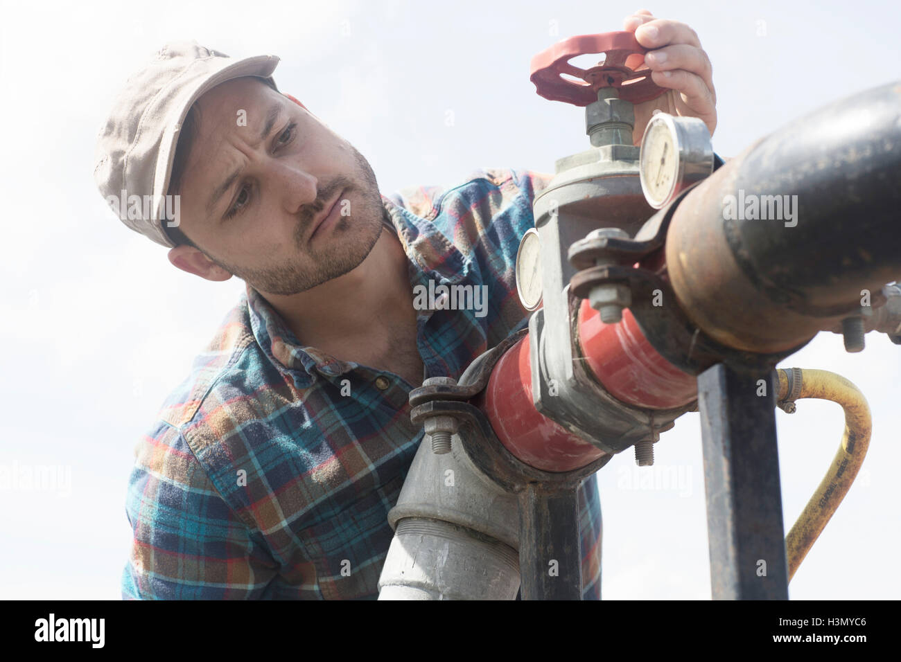 Valve opening hi-res stock photography and images - Alamy