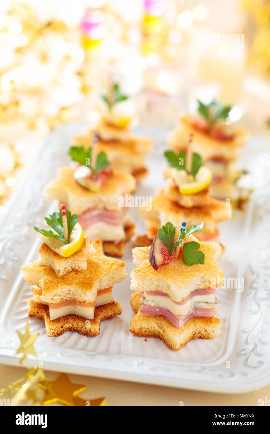 Fish shaped sandwich hi-res stock photography and images - Alamy