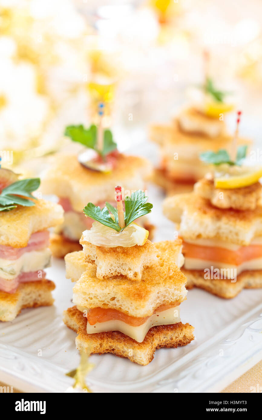 Fish shaped sandwich hi-res stock photography and images - Alamy