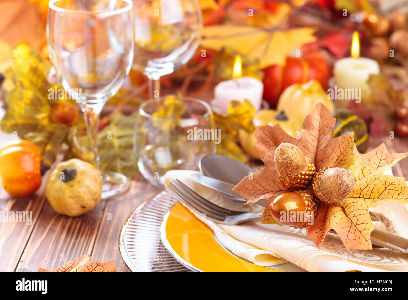 Autumn place setting Stock Photo - Alamy
