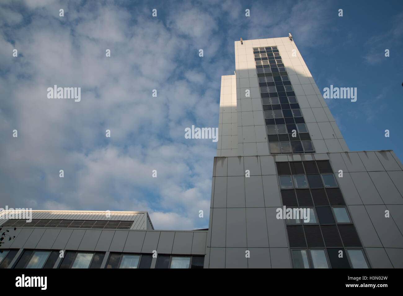 London modernist buildings hi-res stock photography and images - Alamy