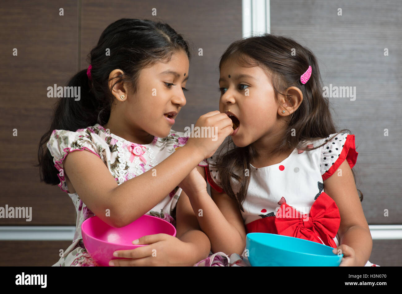 Sibling sharing food Stock Photo - Alamy