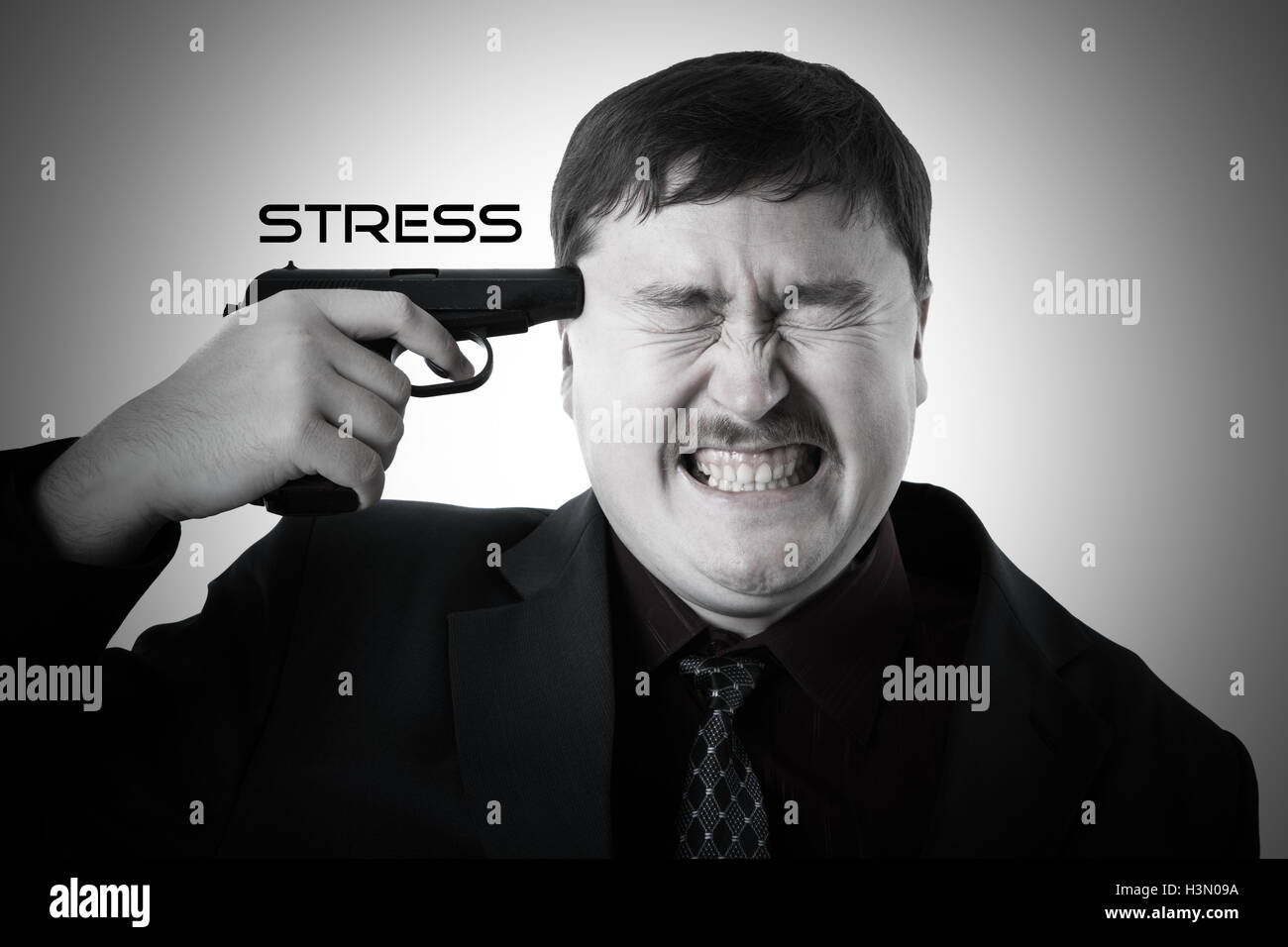 man aiming his head Stock Photo - Alamy