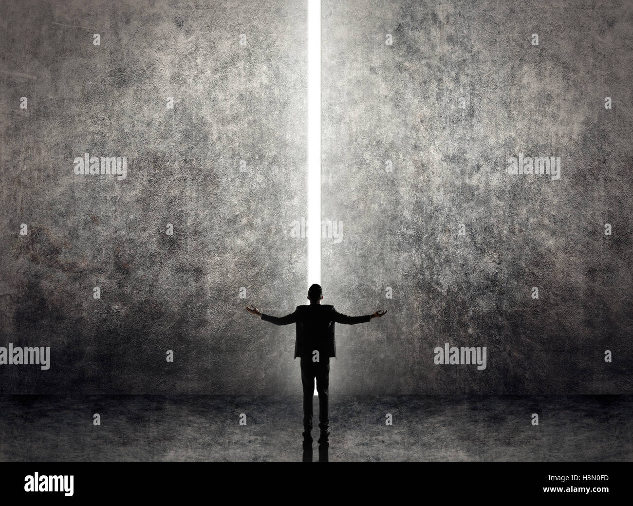 Man facing rear wall hi-res stock photography and images - Alamy
