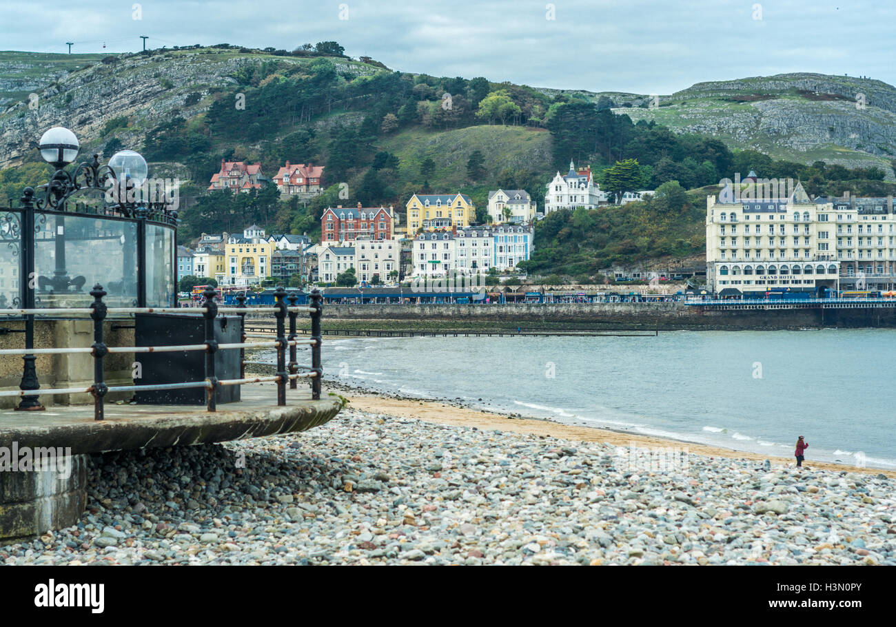 A view of the seafront at Llandudno Stock Photo - Alamy