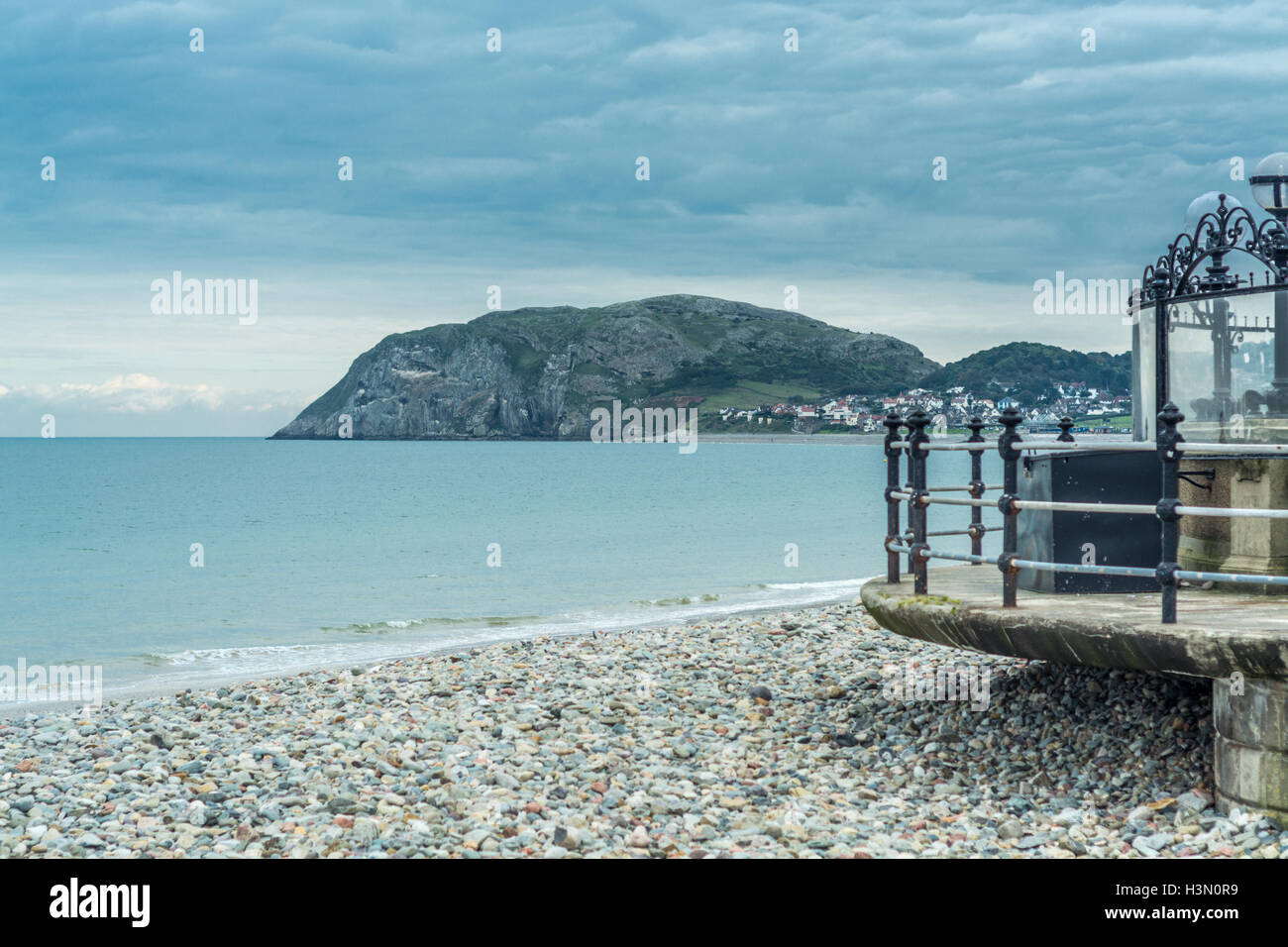 A view of the seafront at Llandudno Stock Photo - Alamy