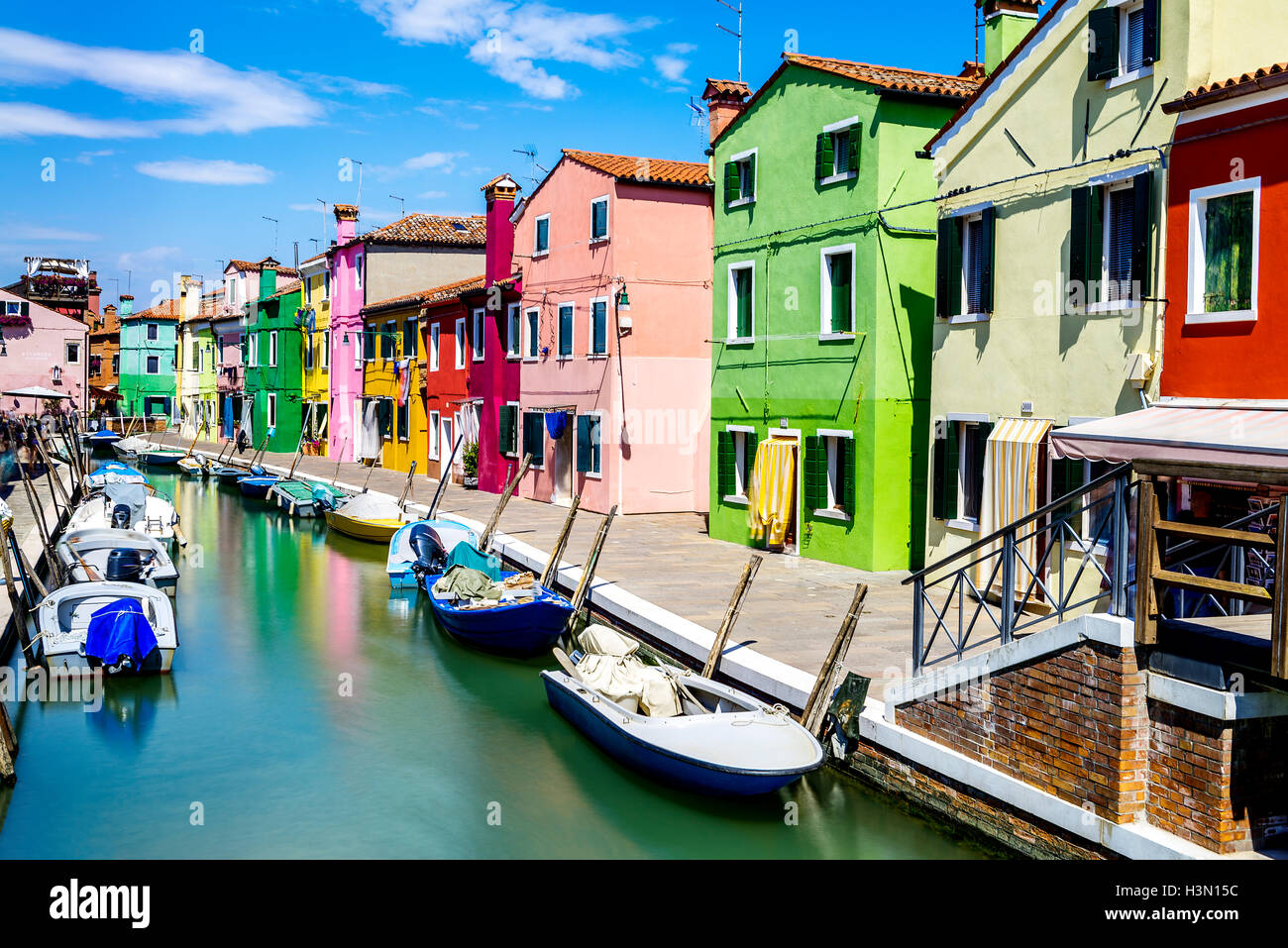Boat near red building italian hi-res stock photography and images - Alamy