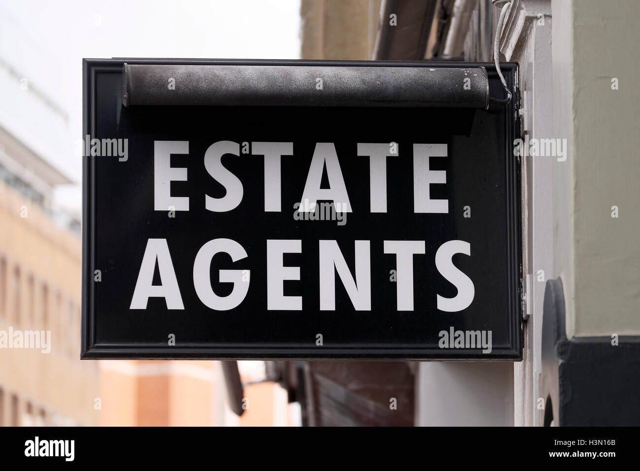 Street estate agent sign hi-res stock photography and images - Alamy
