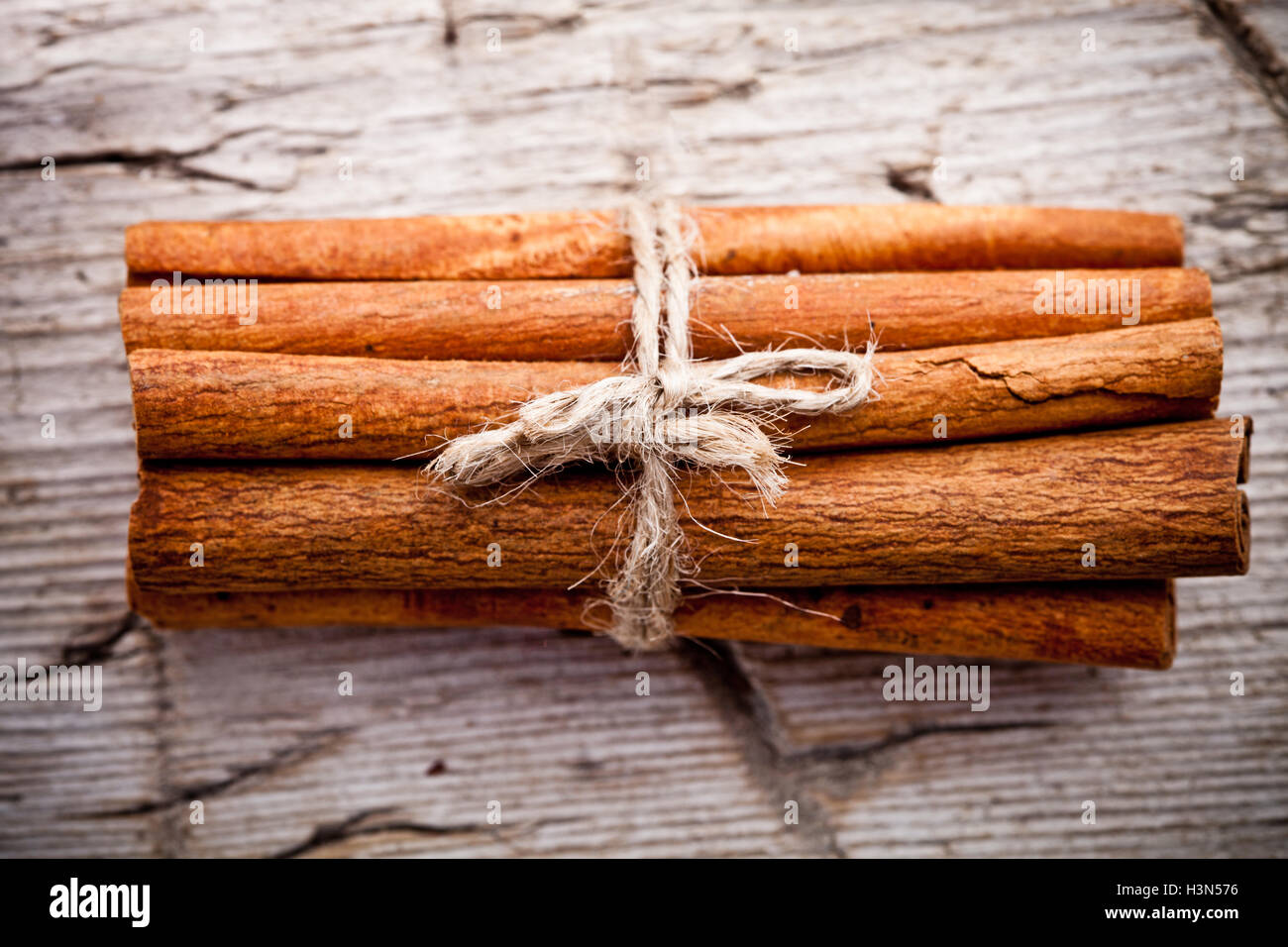 stack of cinnamon sticks Stock Photo - Alamy