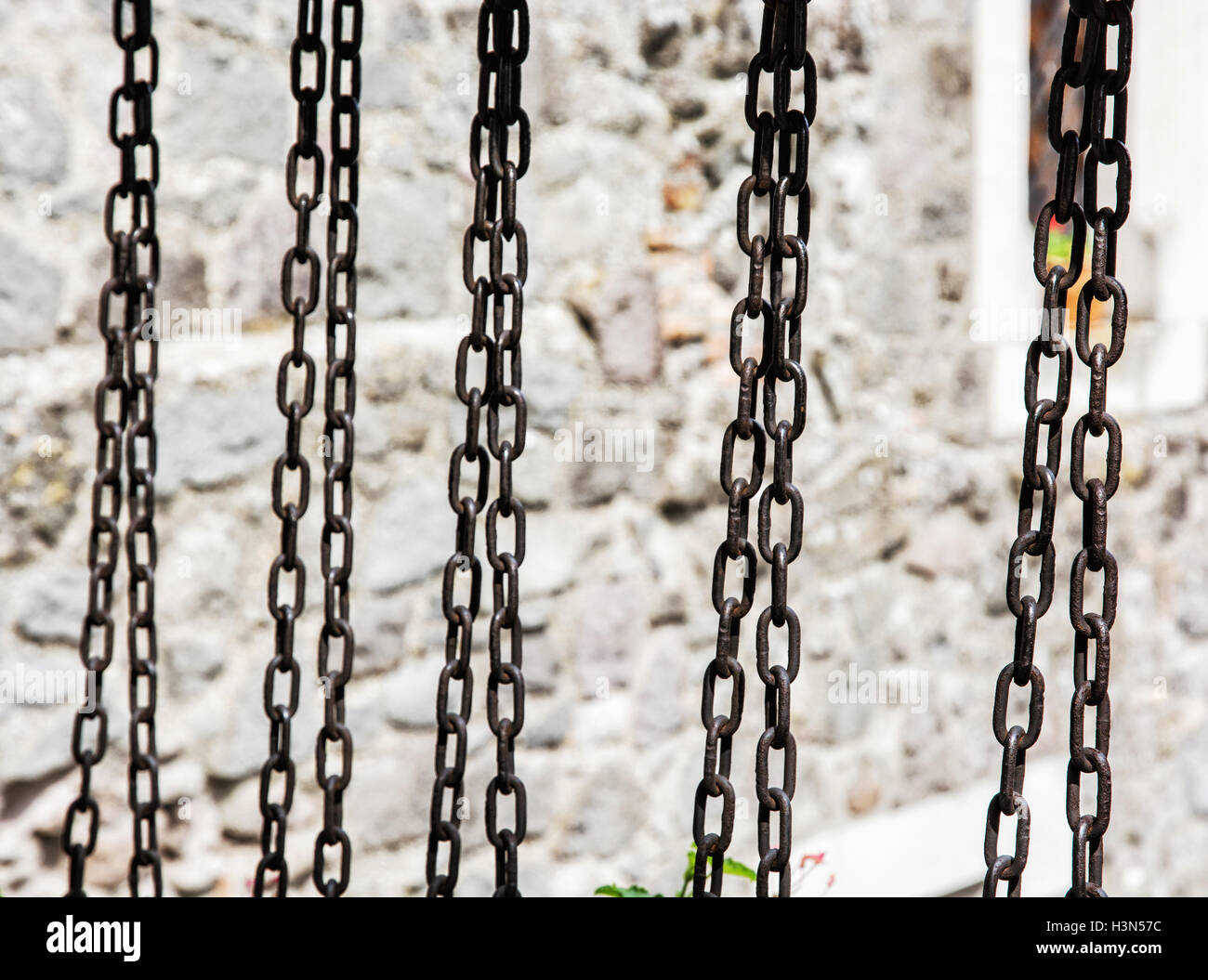 Metal chain scene. Industrial theme Stock Photo - Alamy