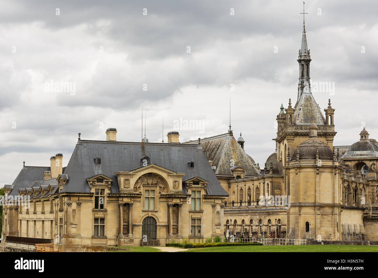 Chantilly castle hi-res stock photography and images - Alamy