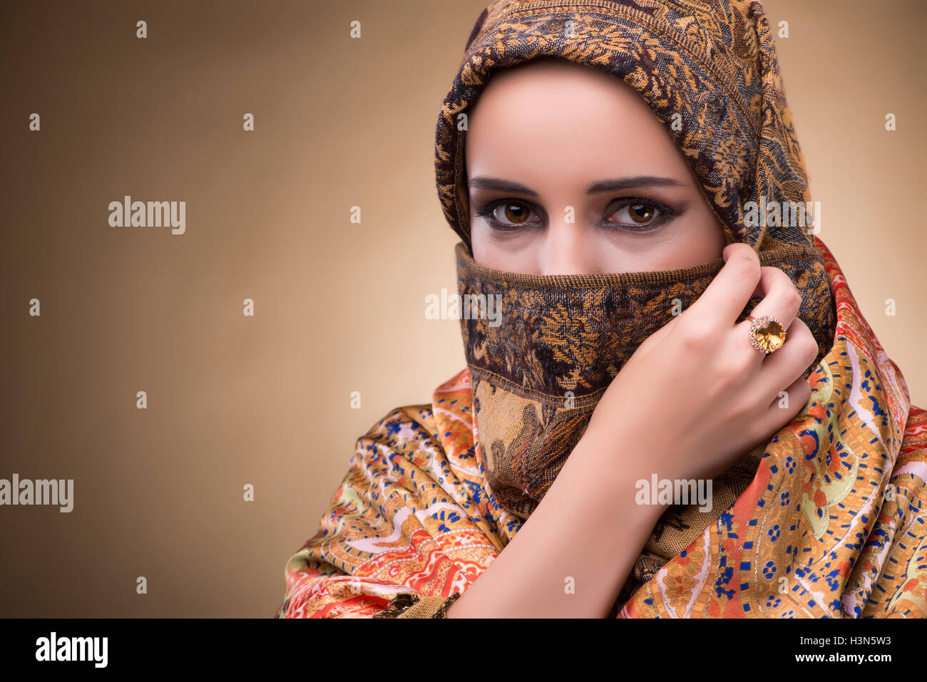 Young woman in traditional muslim clothing Stock Photo - Alamy