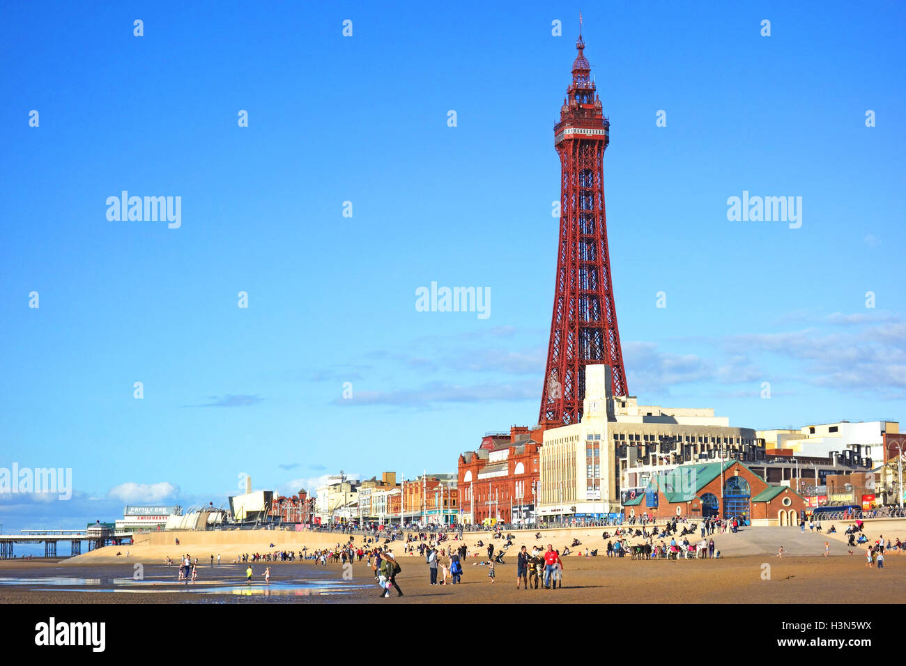 Blackpool uk blackpool tower promenade hi-res stock photography and ...