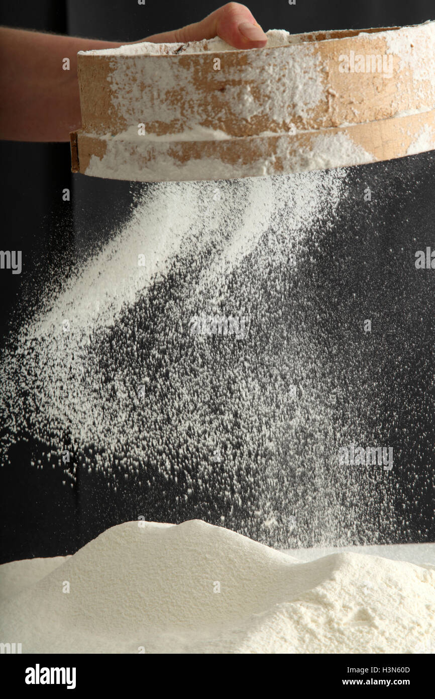 Sieved flour hi-res stock photography and images - Alamy