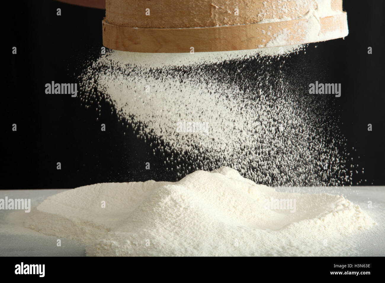Sieved hi-res stock photography and images - Alamy