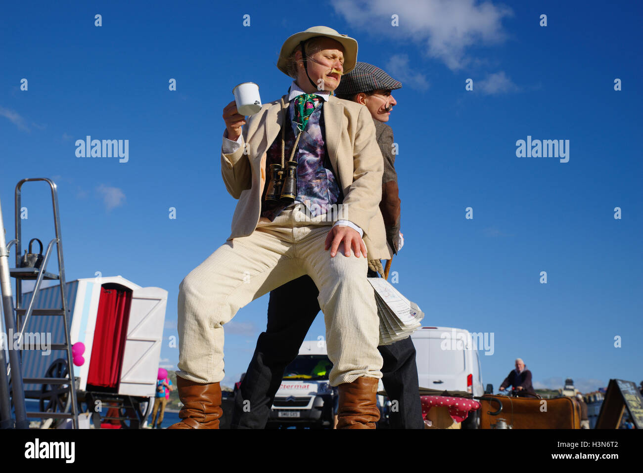 Performers at Llandudno Arts Week LLAWN04 Stock Photo - Alamy