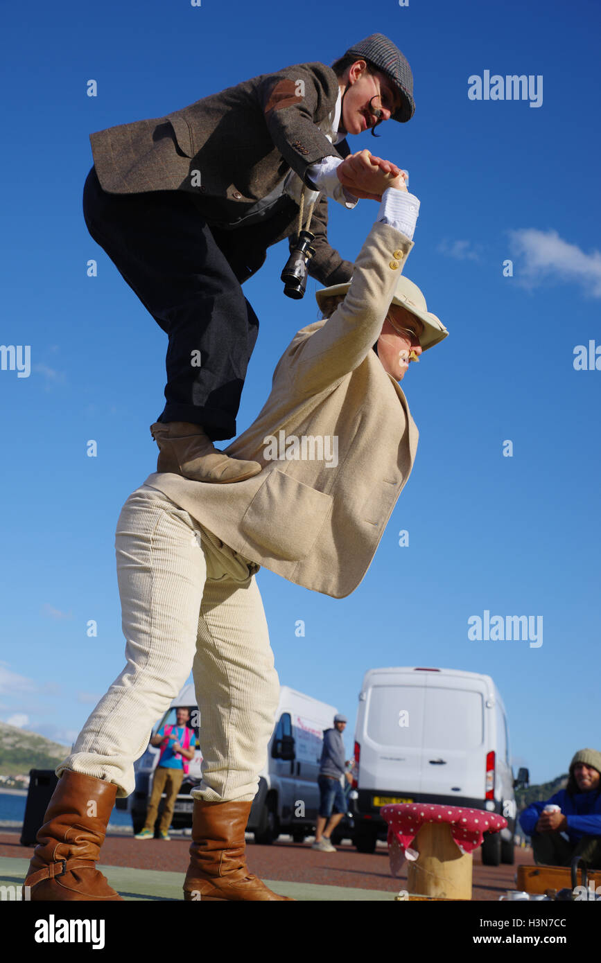 Performers at Llandudno Arts Week LLAWN04 Stock Photo - Alamy