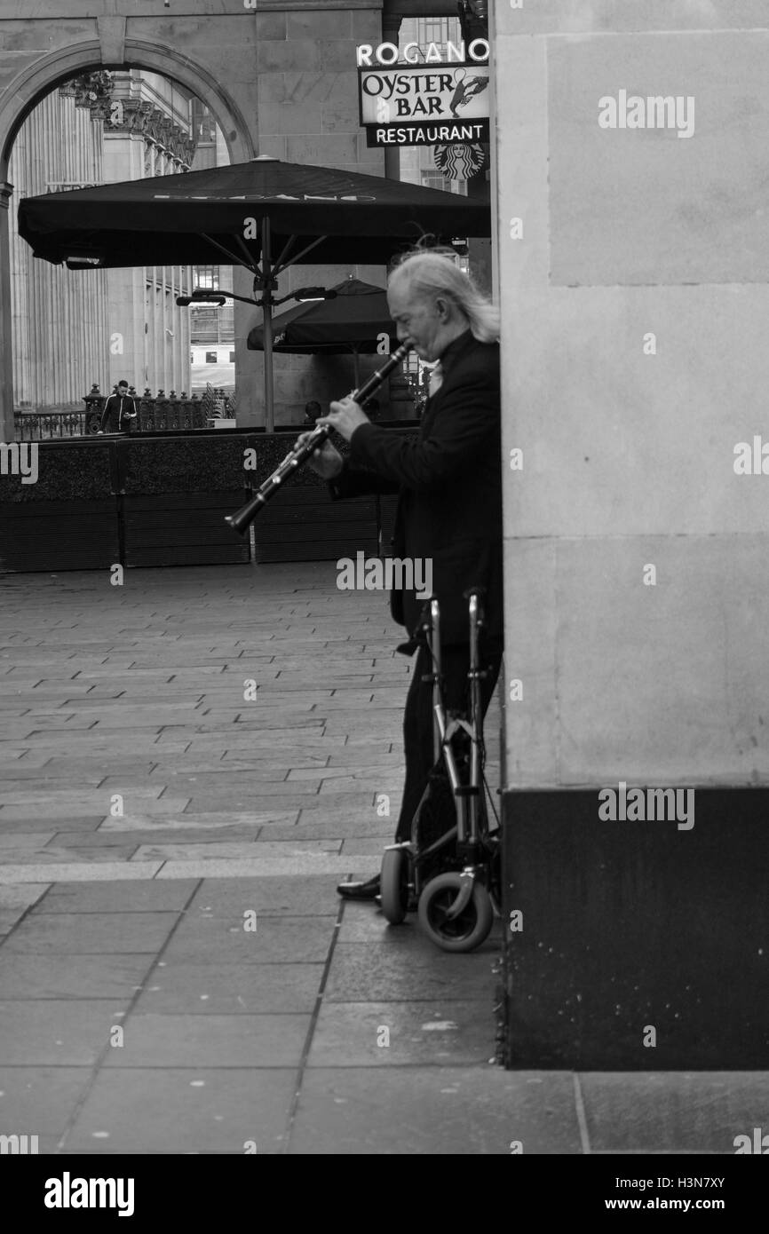 Glasgow Street Photography - Busker Stock Photo - Alamy