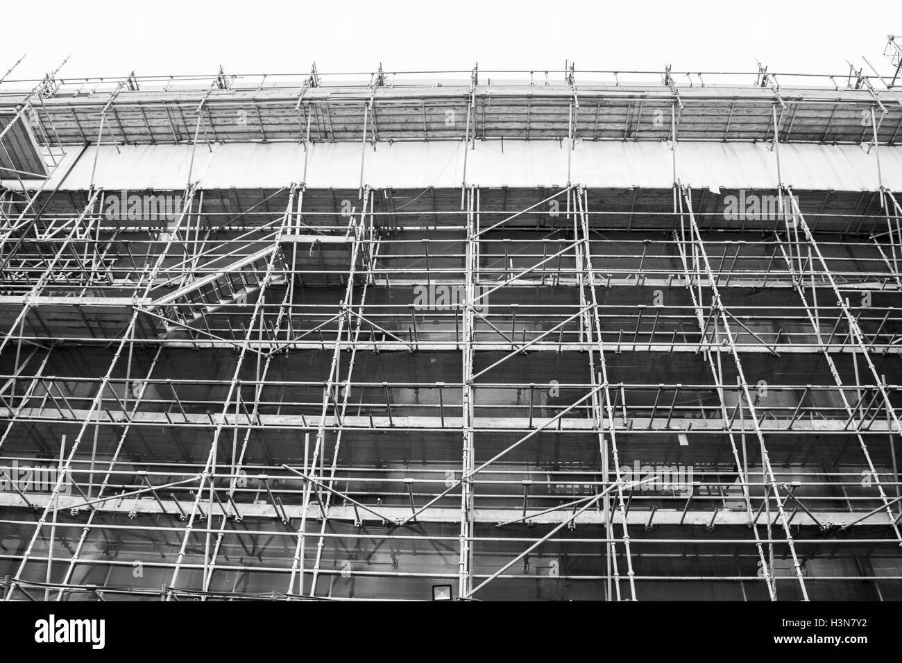 Glasgow Street Photography - Scaffolding on the side of a building ...