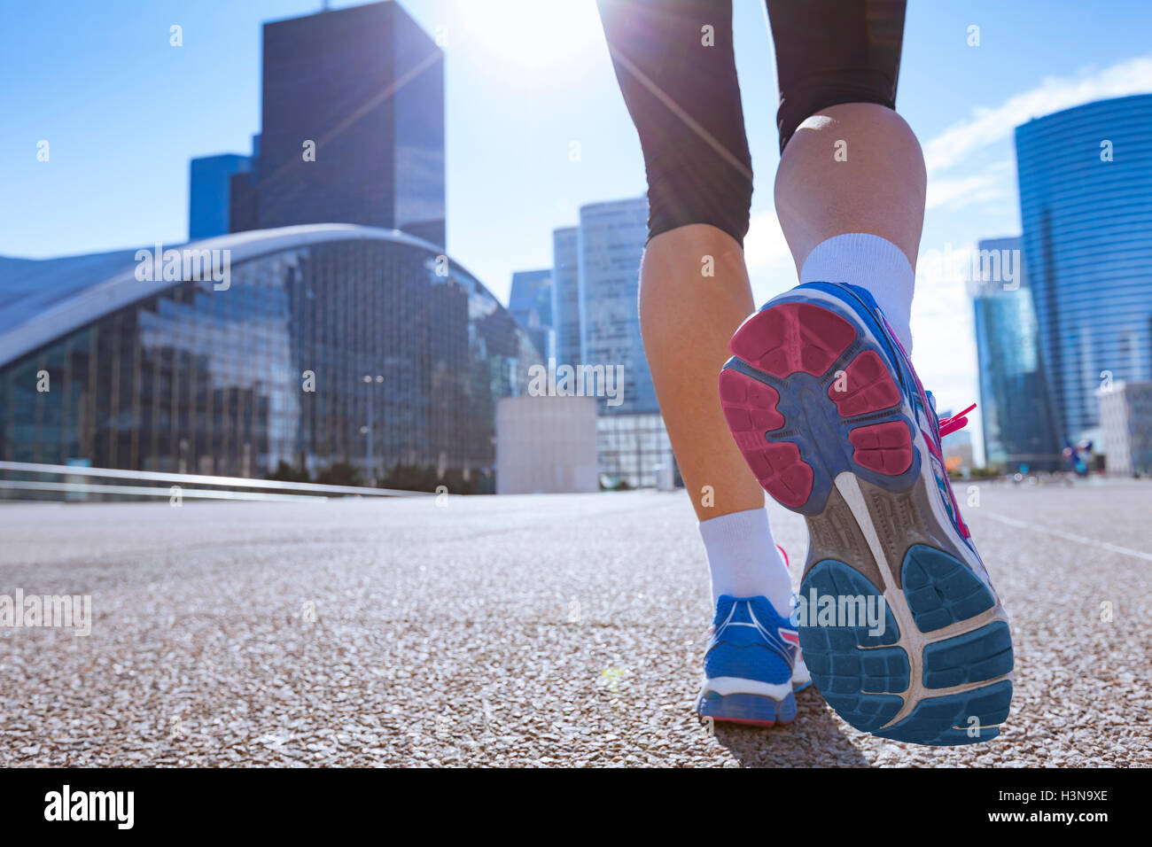 Running urban city skyline hi-res stock photography and images - Alamy