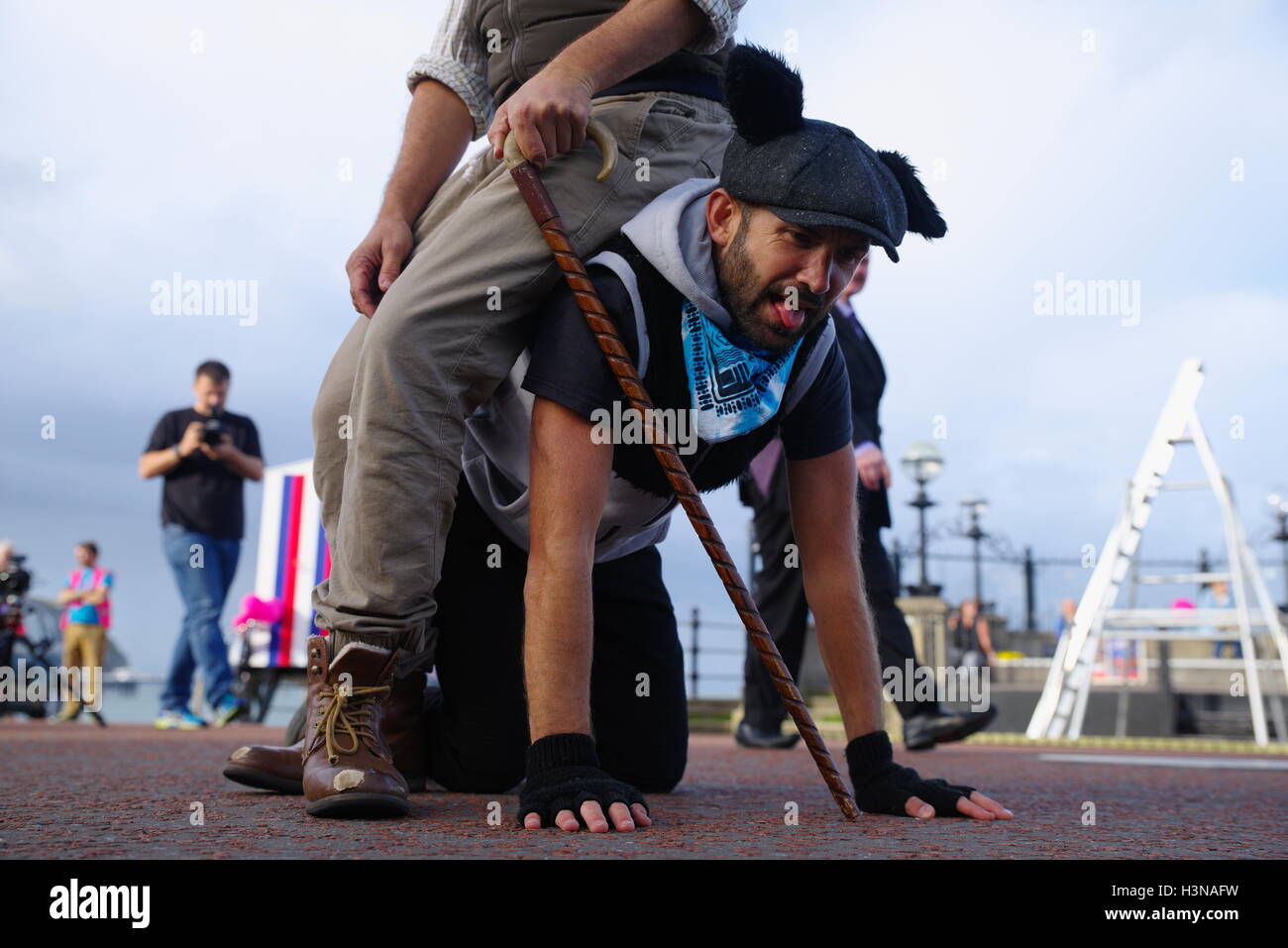 Performers at Llandudno Arts Week LLAWN04 Stock Photo - Alamy