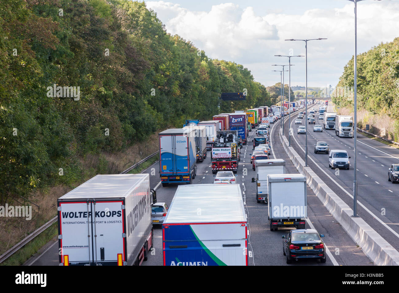 M1 motorway sign north hi-res stock photography and images - Alamy