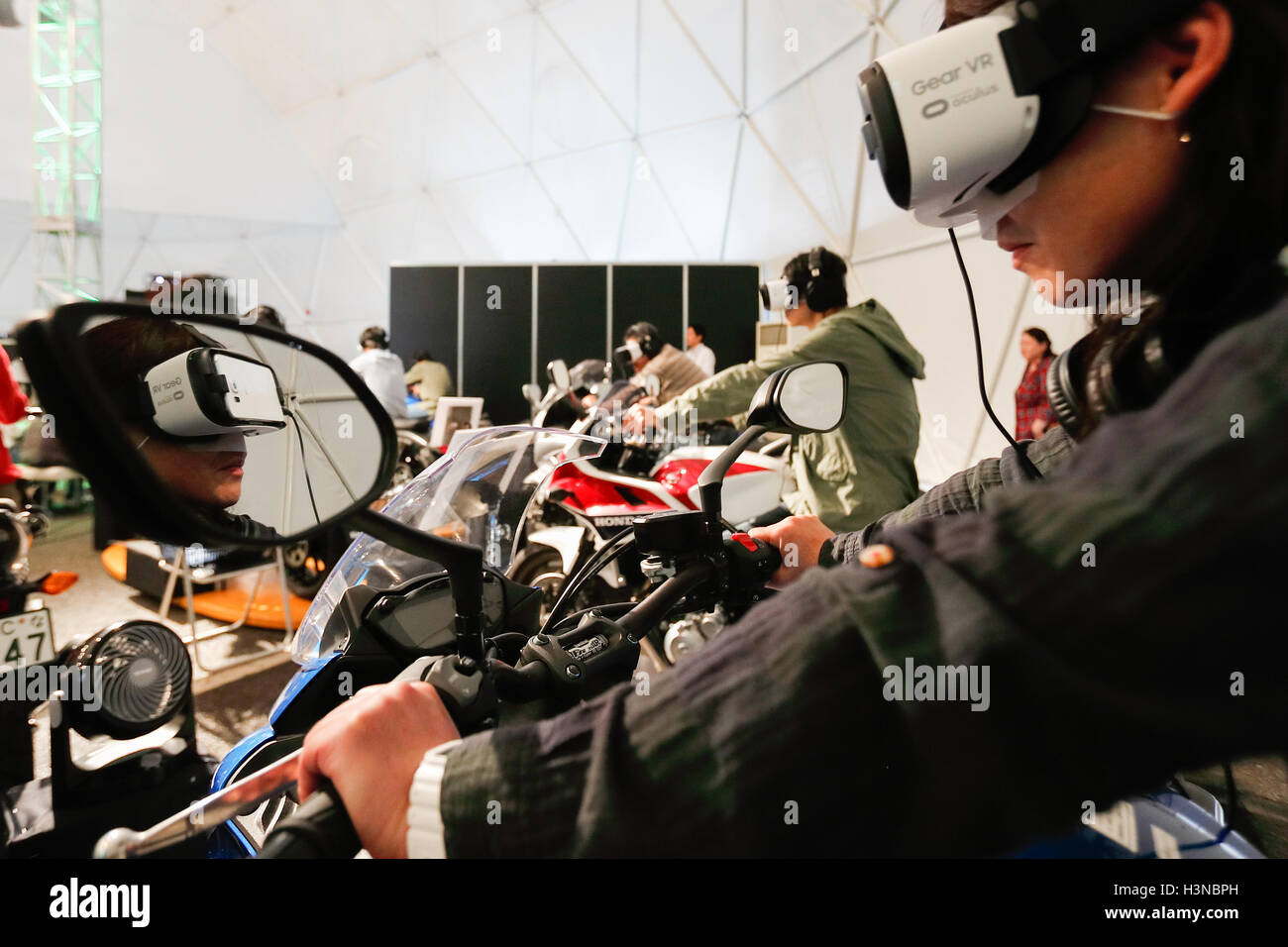 Vr ride simulator hi-res stock photography and images - Alamy