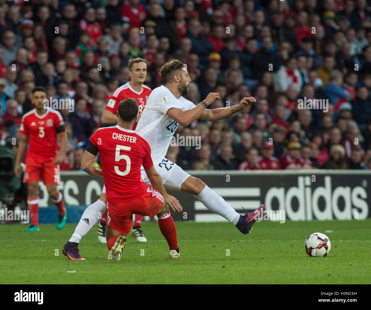 Soccer passing angle hi-res stock photography and images - Alamy