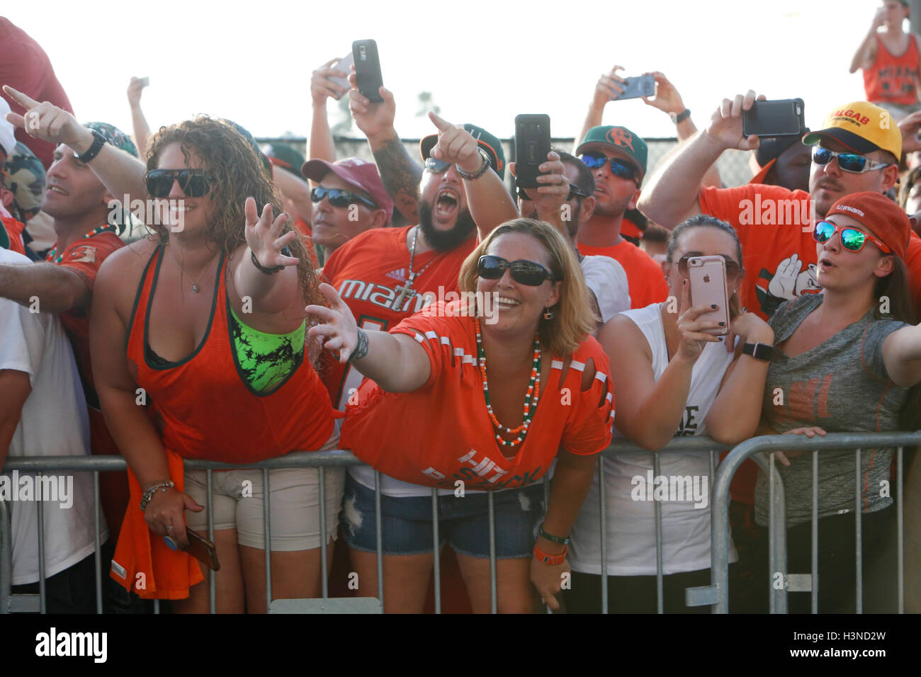 Team usa fans on 8th hi-res stock photography and images - Alamy
