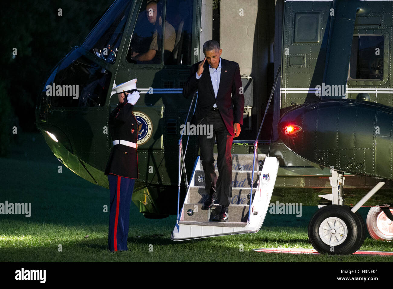 U s president obama salutes marine hi-res stock photography and images ...