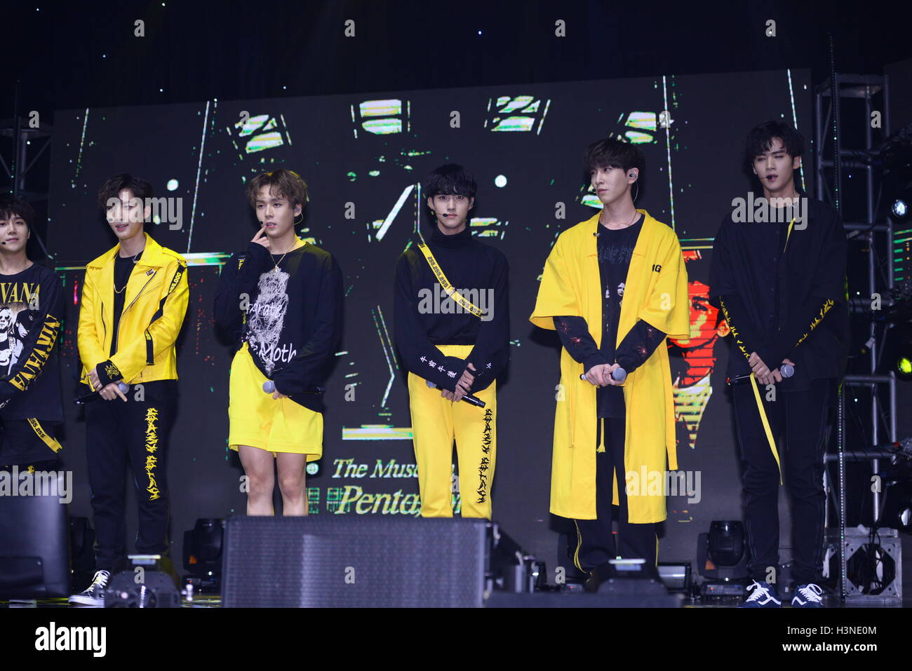 Seoul, Korea. 10th Oct, 2016. CUBE new idol group PENTAGON hold ...