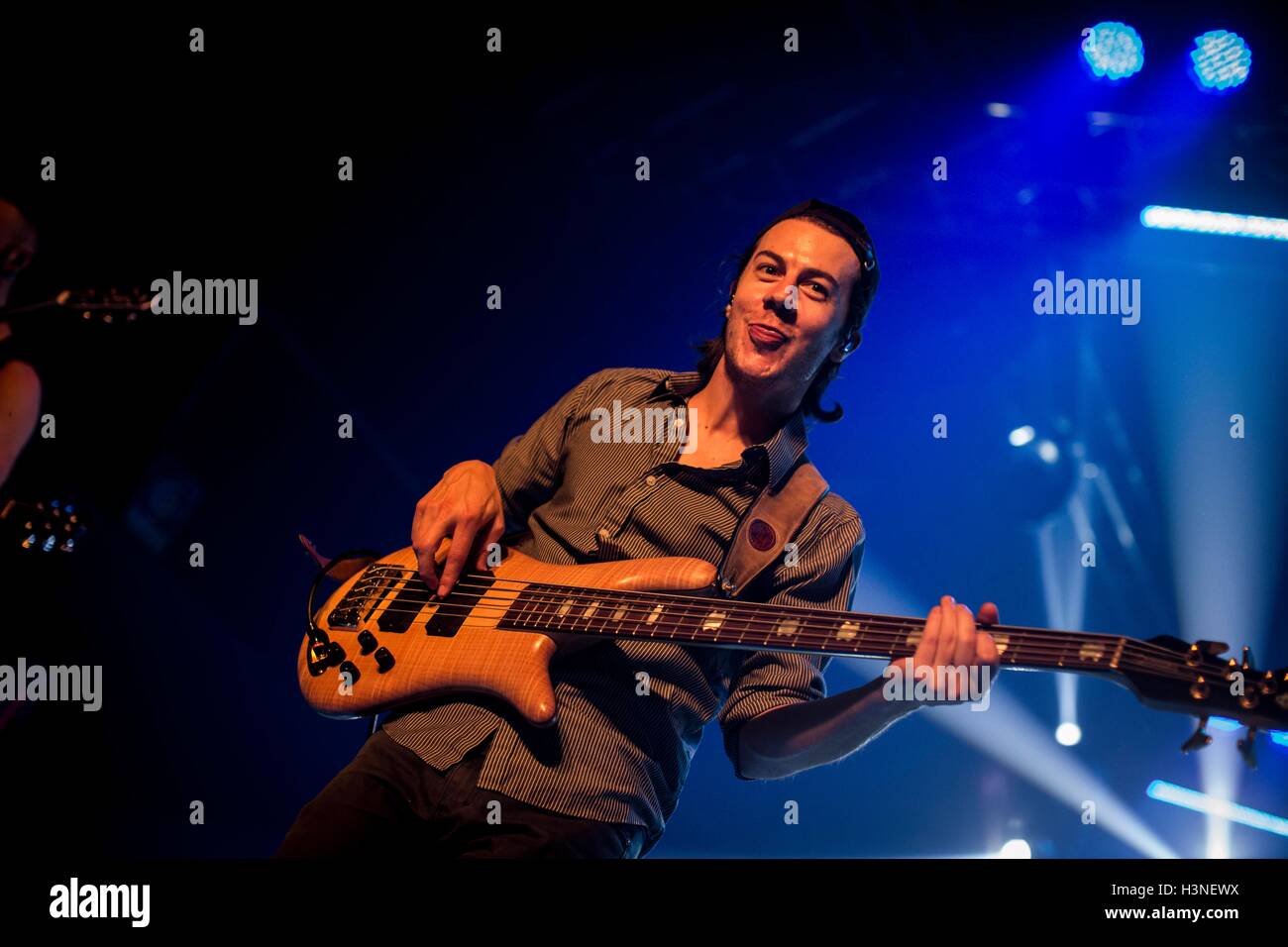 Simon delaney don broco guitarist hi-res stock photography and images ...