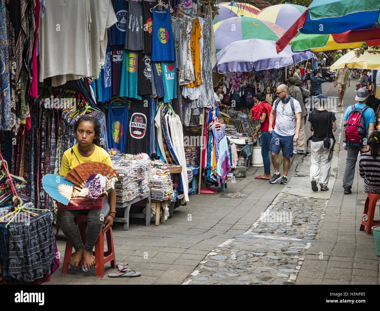 Ubud, Bali, Indonesia. 11th Oct, 2016. Jalan (Street) Gootama, one of ...