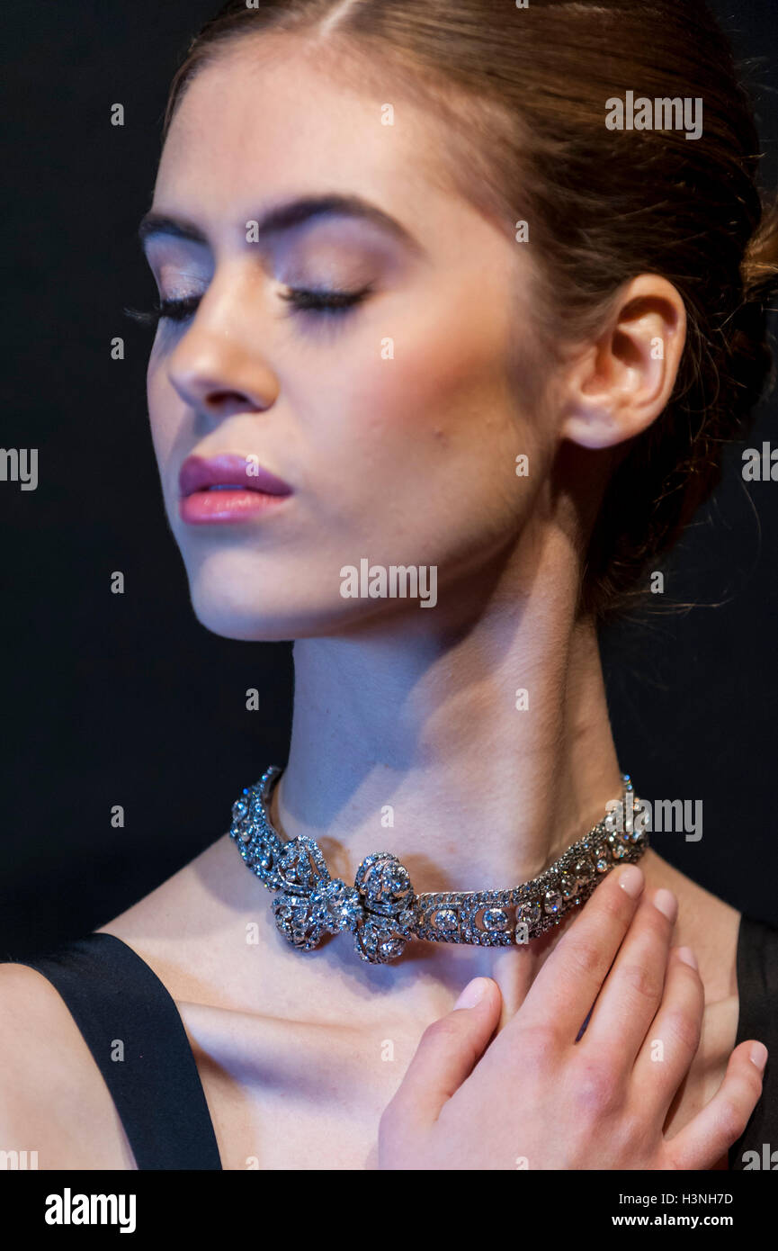 Sale magnificent jewels hi-res stock photography and images - Alamy