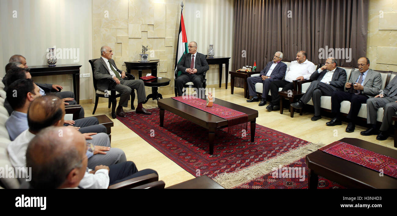Ramallah, West Bank, Palestinian Territory. 11th Oct, 2016. Palestinian ...