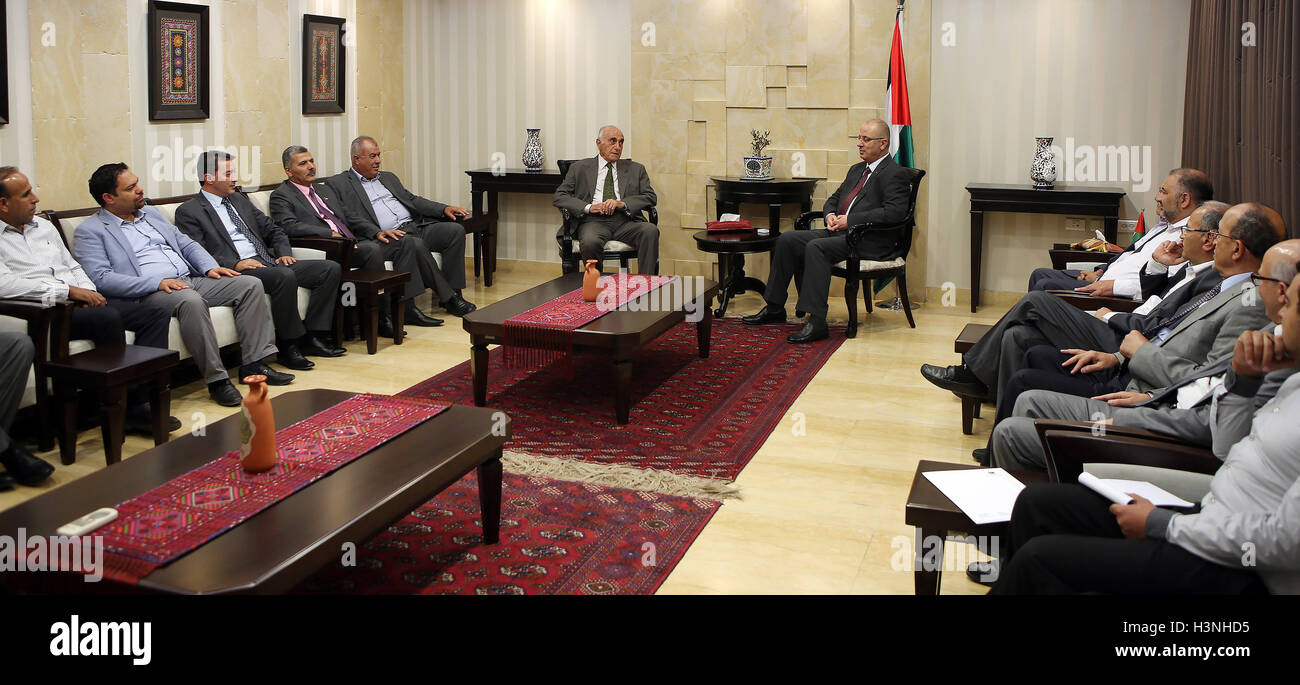 Ramallah, West Bank, Palestinian Territory. 11th Oct, 2016. Palestinian ...
