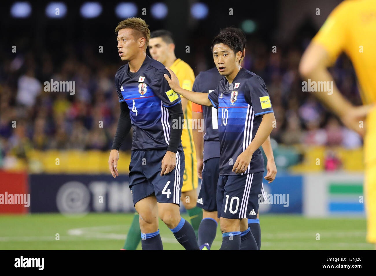 Docklands Stadium, Melbourne, Australia. 11th Oct, 2016. (L-R) Keisuke Honda, Shinji Kagawa (JPN ...
