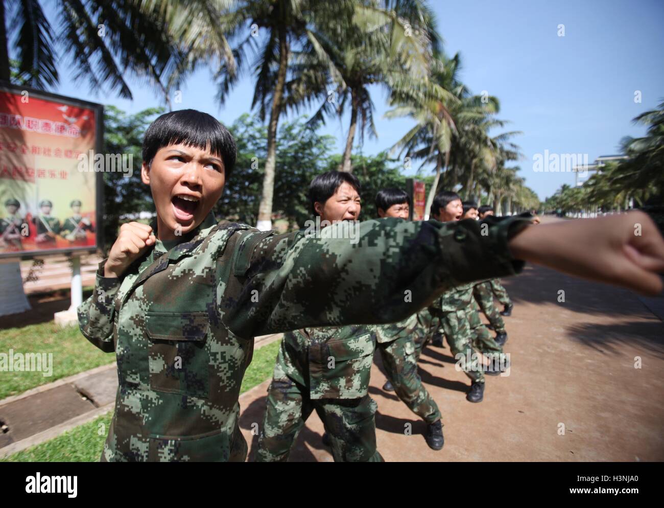 Chinese female soldiers hi-res stock photography and images - Alamy