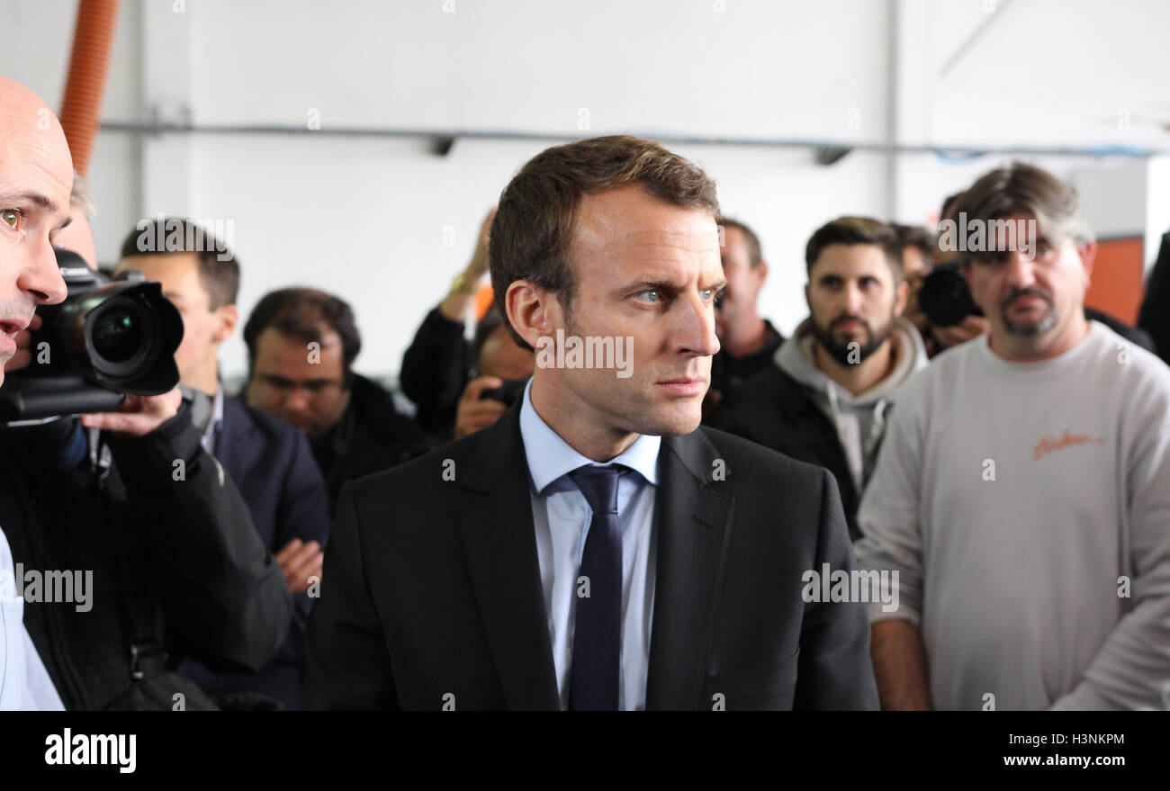 Le Mans, France. 11th October, 2016. Emmanuel Macron visites a motor ...