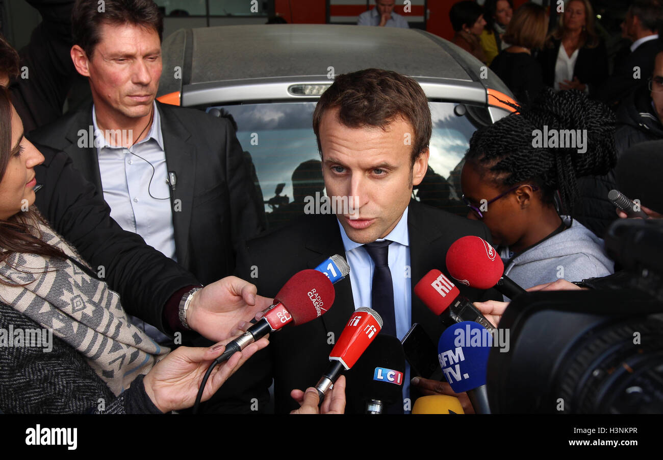 Le Mans, France. 11th October, 2016. Emmanuel Macron speaks to the ...