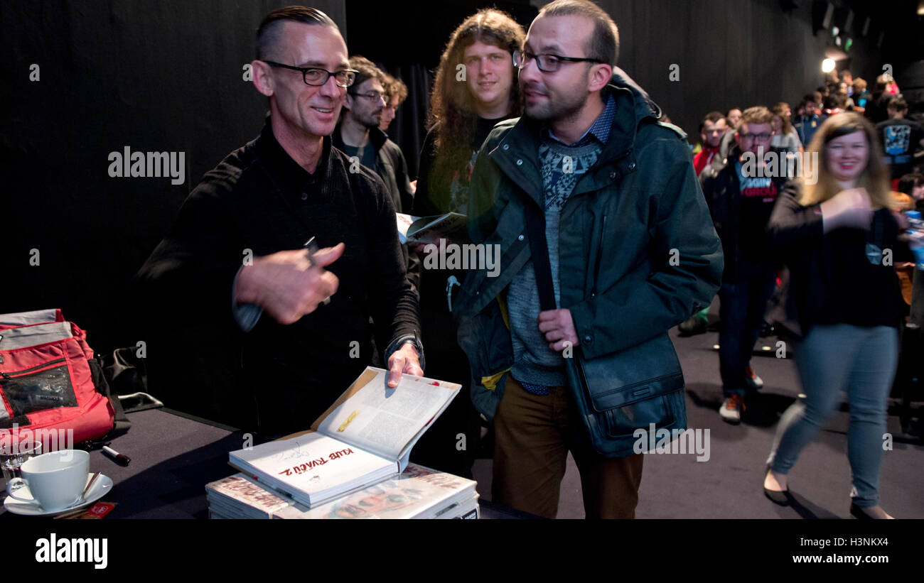 Fight club chuck palahniuk book hi-res stock photography and images - Alamy